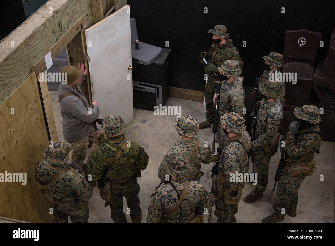Marine Raiders with 3rd Marine Raider Battalion train Marines with 1st ...