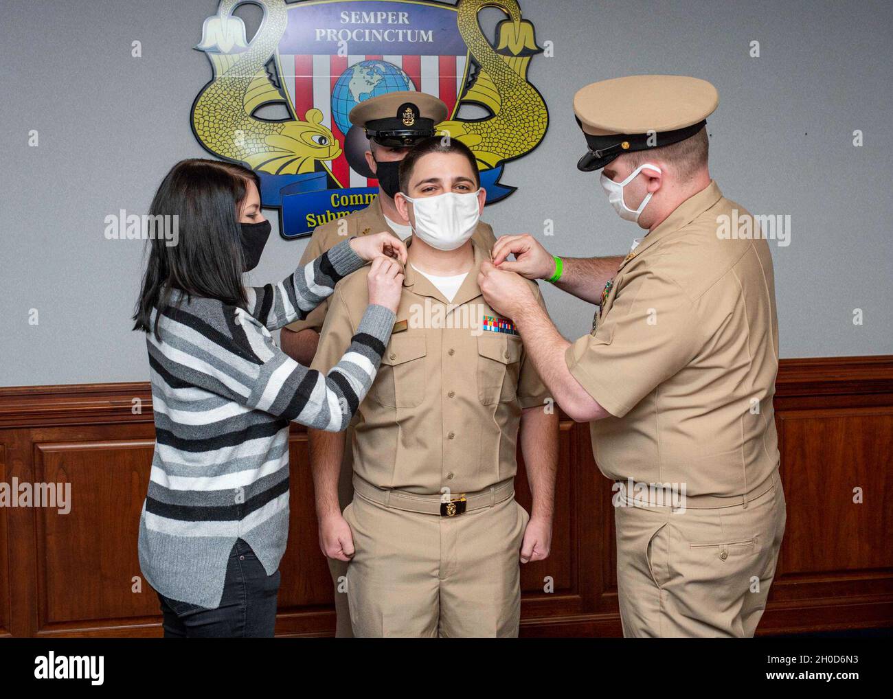 Chief Electronics Technician (Navigation) Matthew Mak, center, receives ...