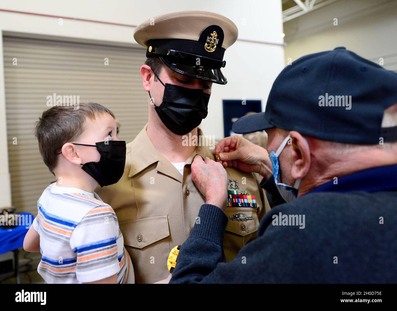 Chief petty officer collar devices hi-res stock photography and images ...