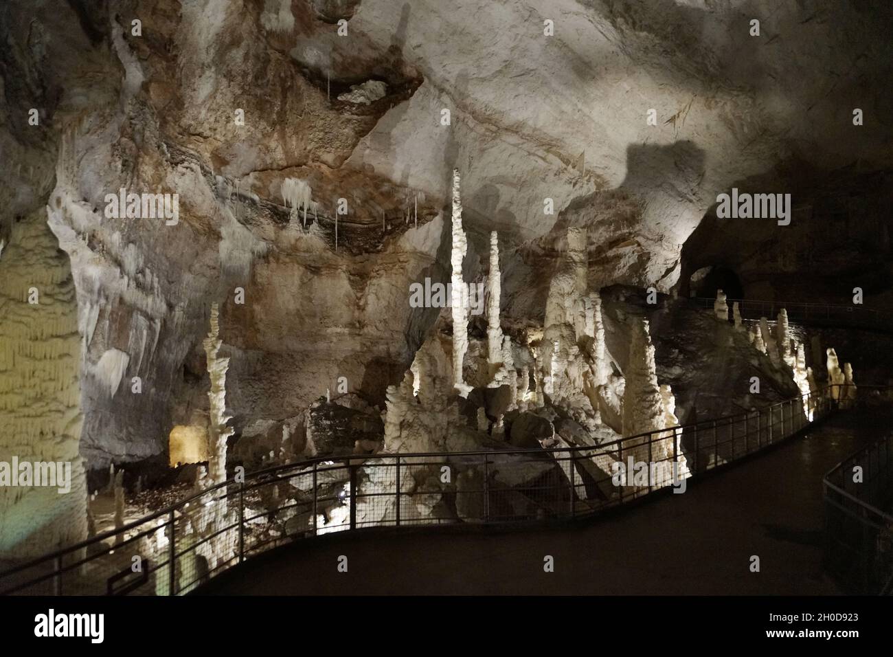 Parco naturale regionale della gola della rossa e di frasassi hi-res ...