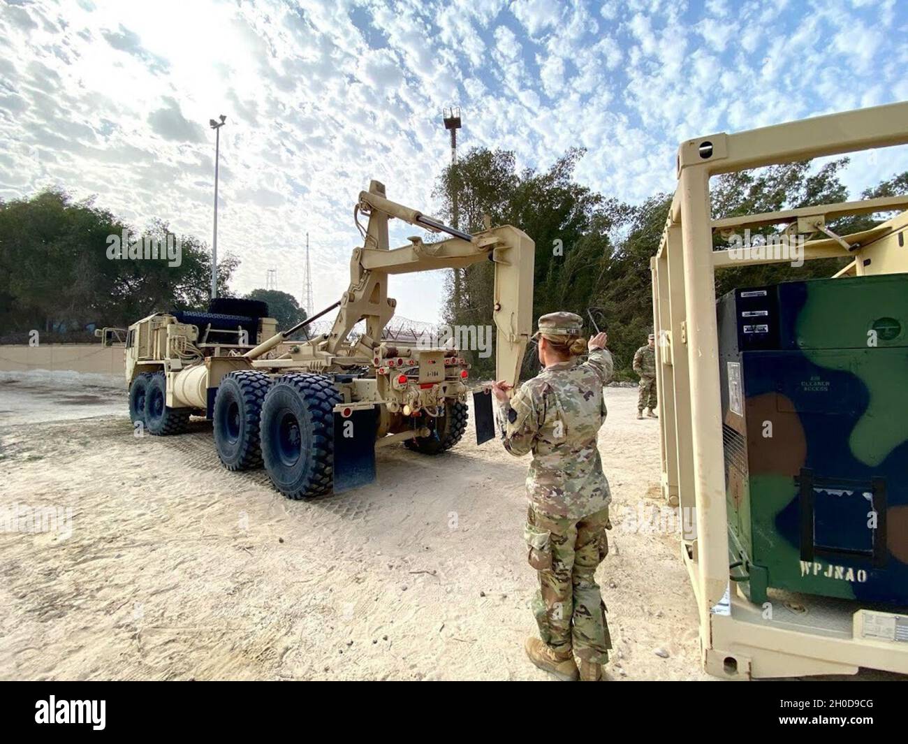 U.S. Soldiers with Alpha Company, 628th Aviation Support Battalion ...