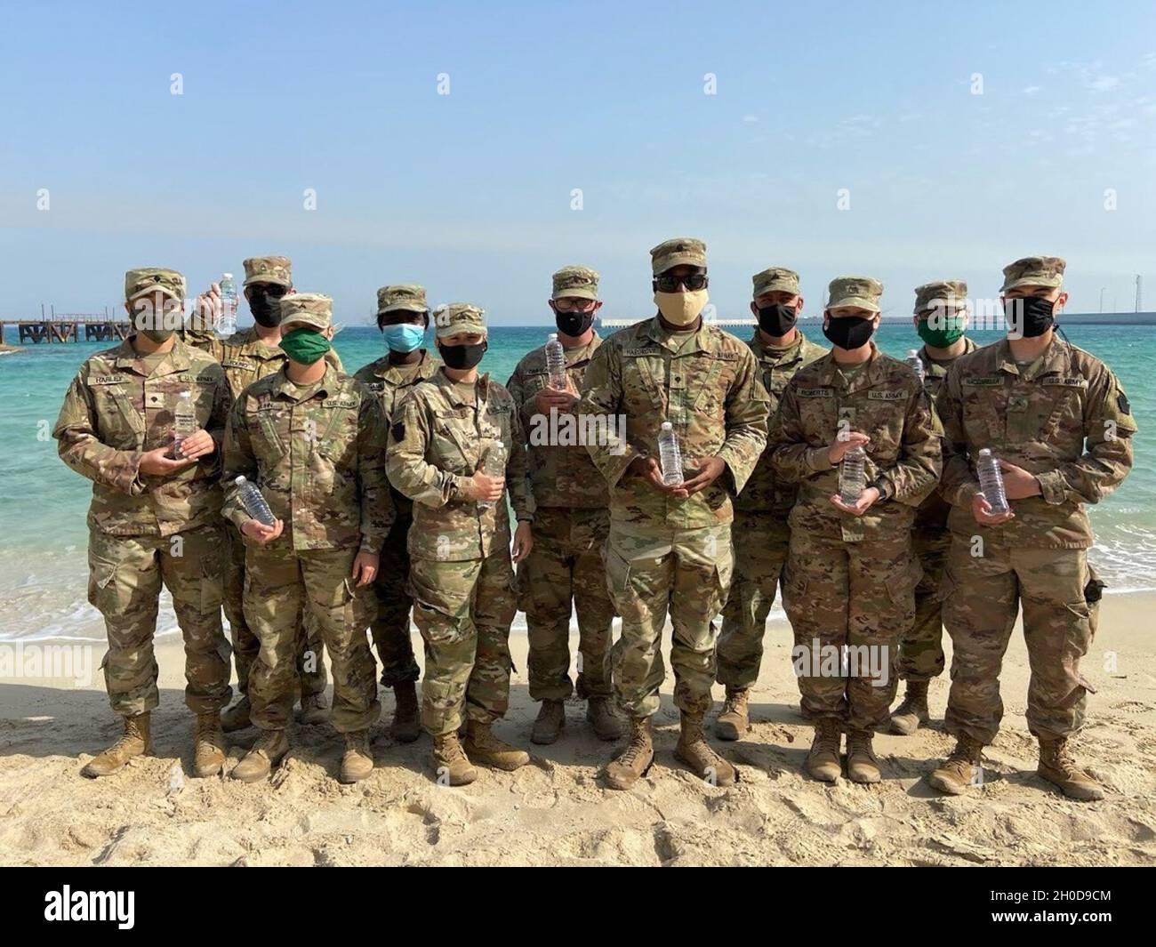 U.S. Soldiers with Alpha Company, 628th Aviation Support Battalion ...