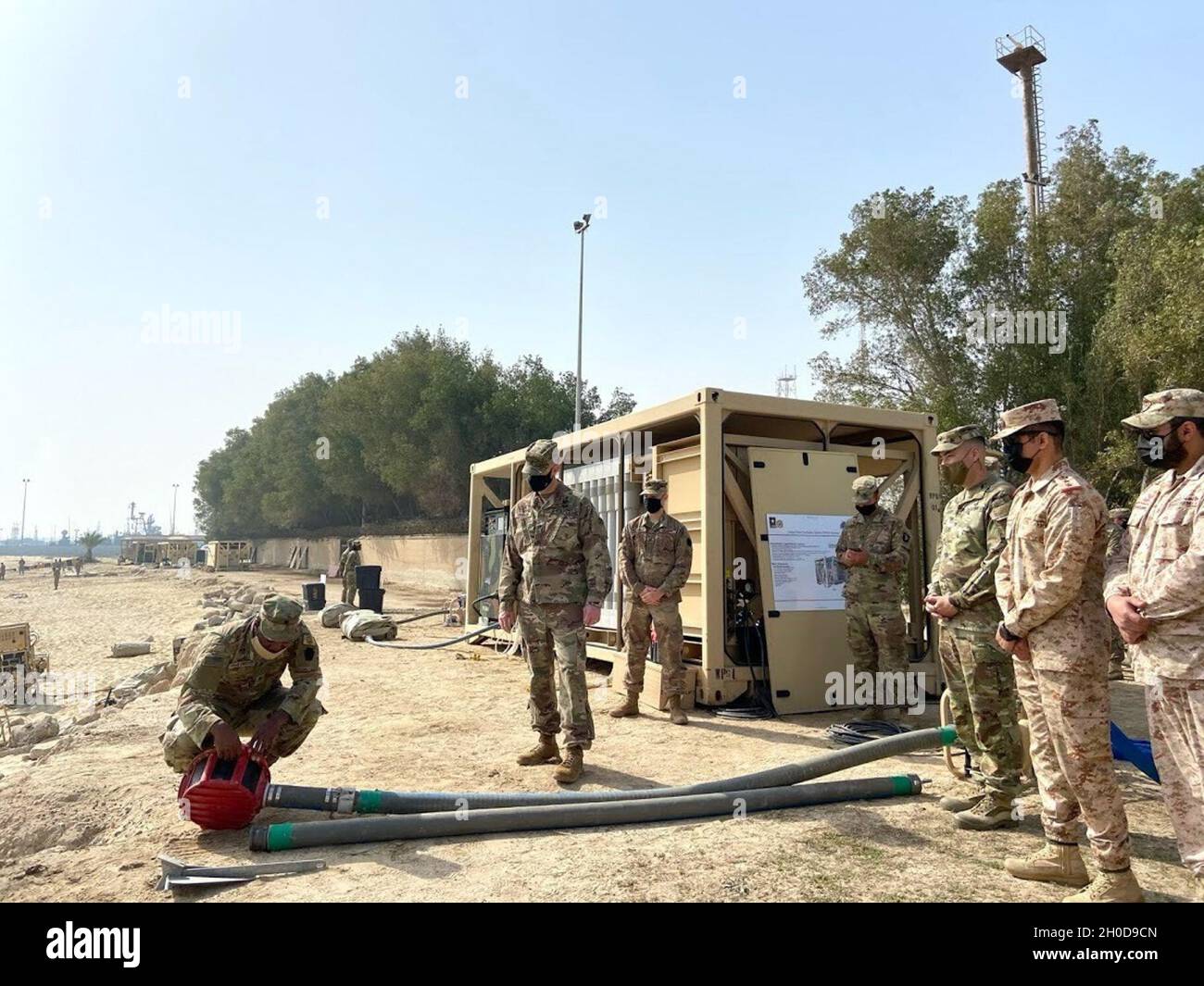 U.S. Soldiers with Alpha Company, 628th Aviation Support Battalion ...