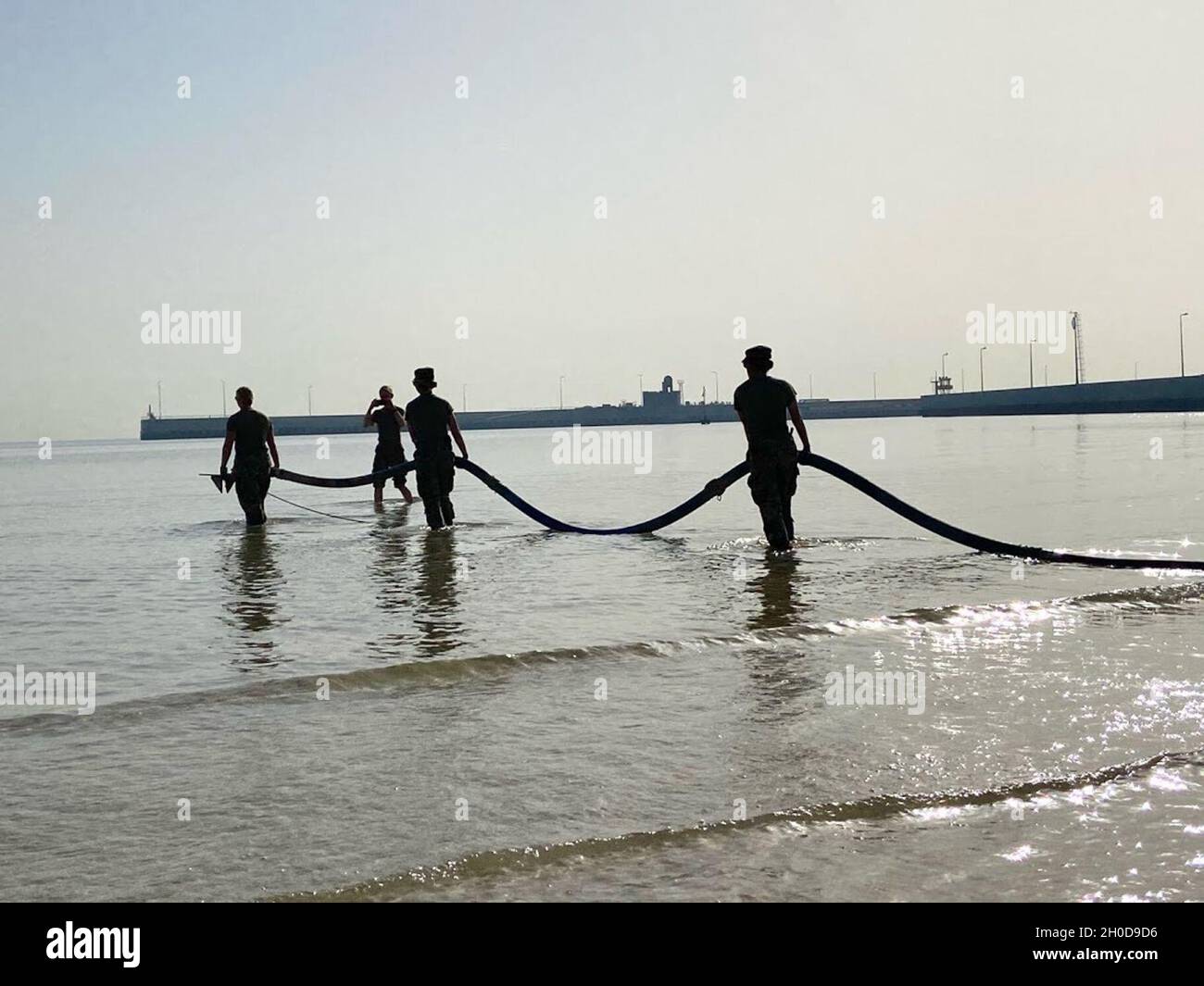 U.S. Soldiers with Alpha Company, 628th Aviation Support Battalion ...