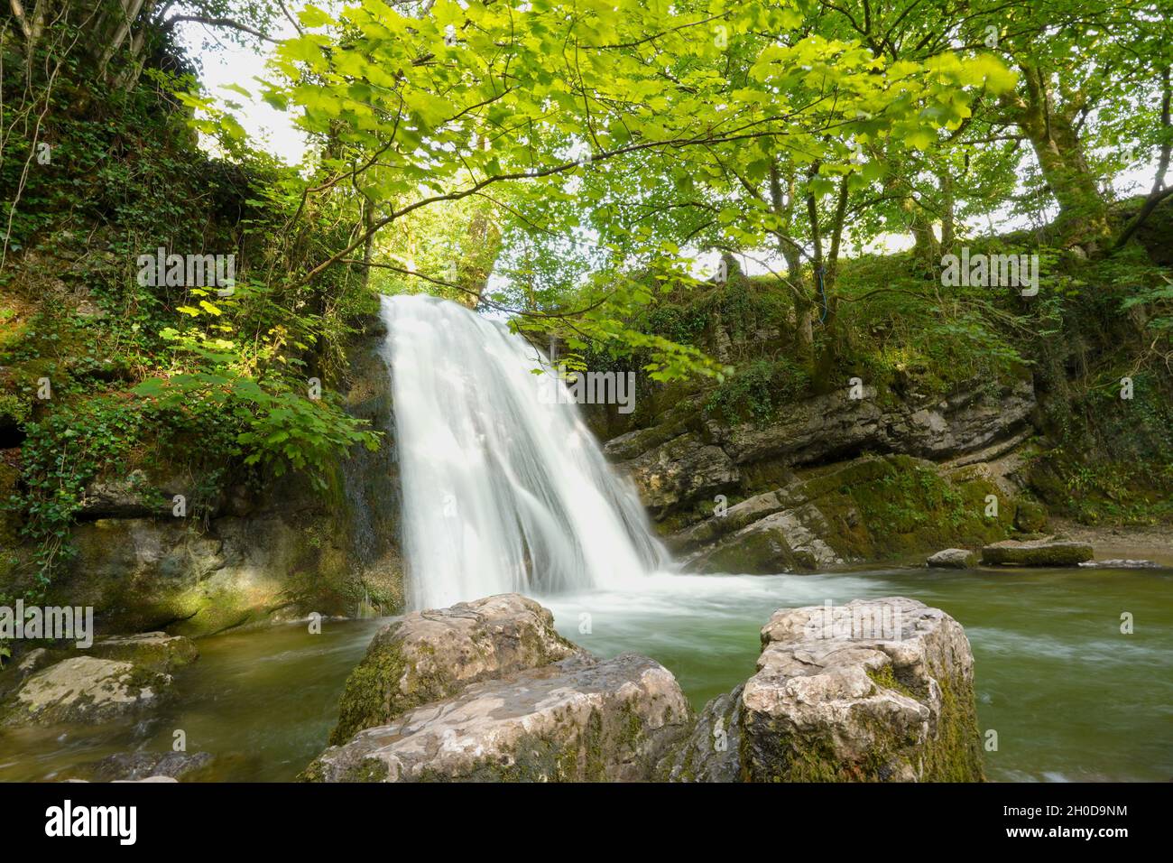 Malham cove waterfall hi-res stock photography and images - Alamy