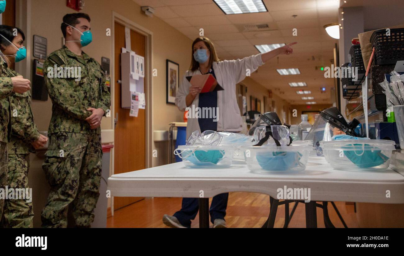 U.S. Navy Intensive Care Unit nurses, from the Naval Medical Center in ...