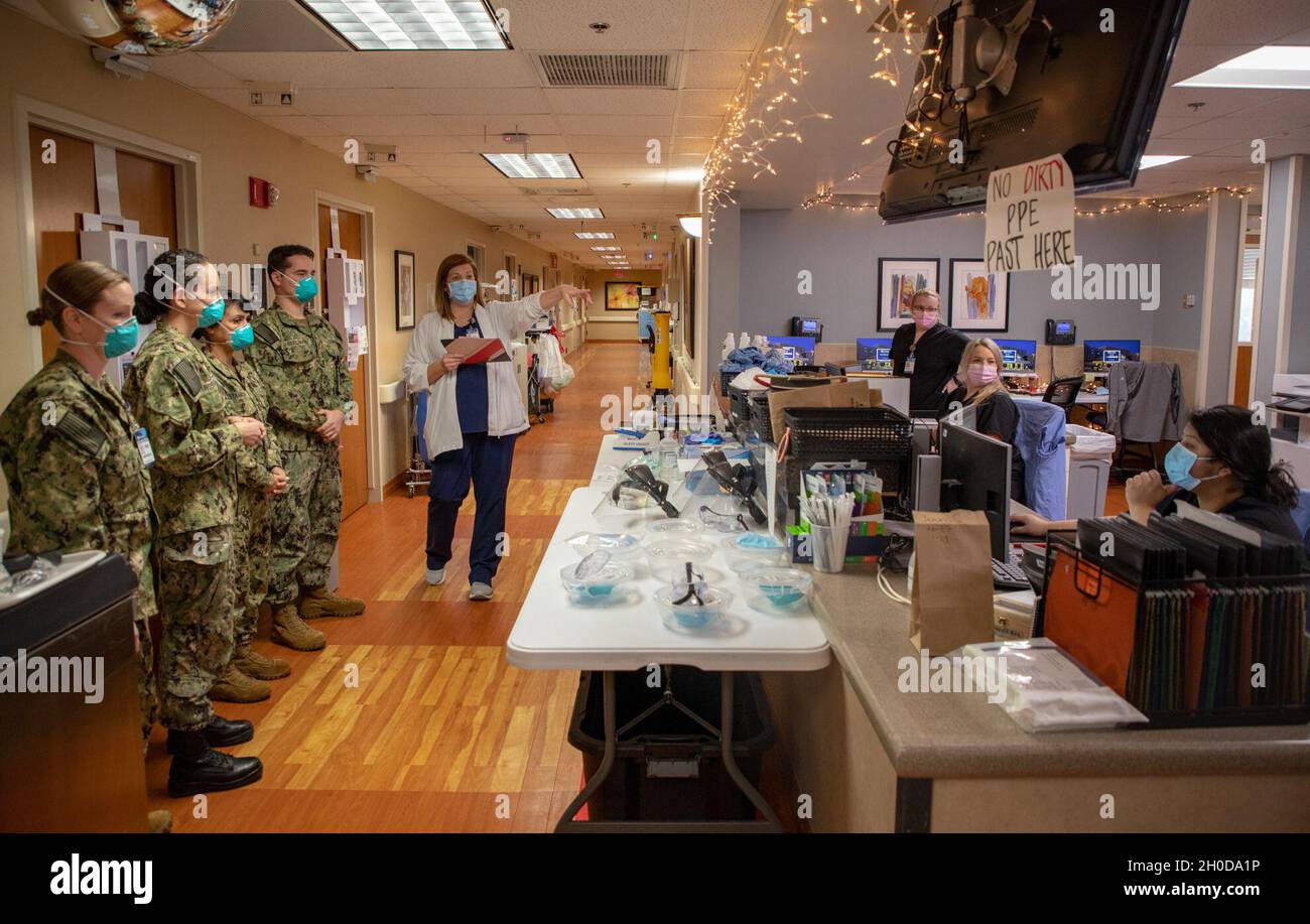 U.S. Navy Intensive Care Unit nurses, from the Naval Medical Center in ...