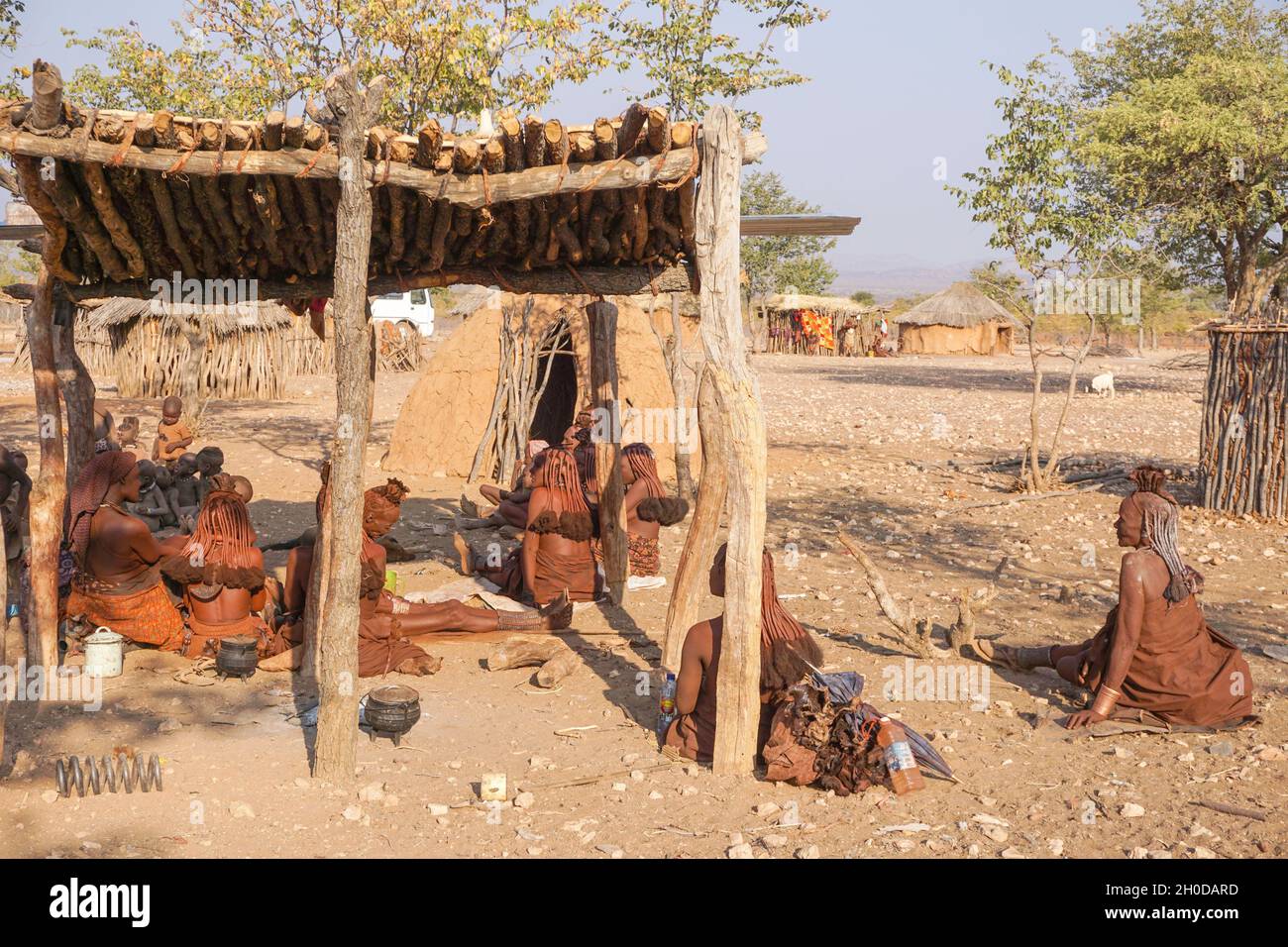 Villaggio himba hi-res stock photography and images - Alamy
