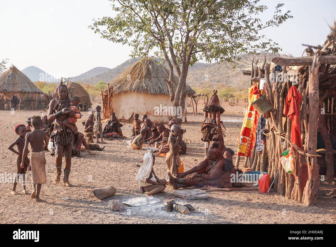 Villaggio himba hi-res stock photography and images - Alamy