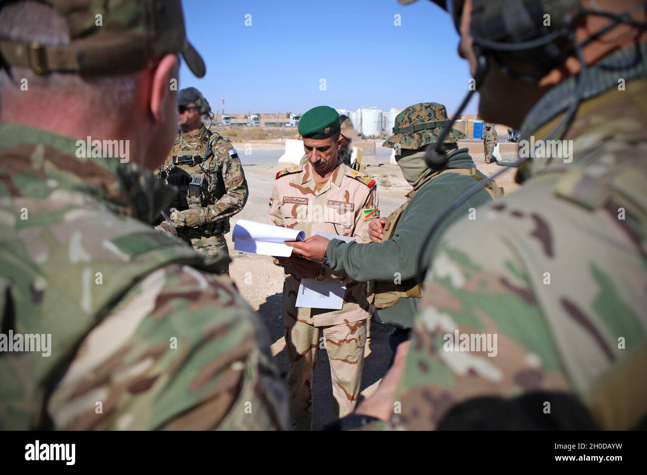 6 combined lines hi-res stock photography and images - Alamy