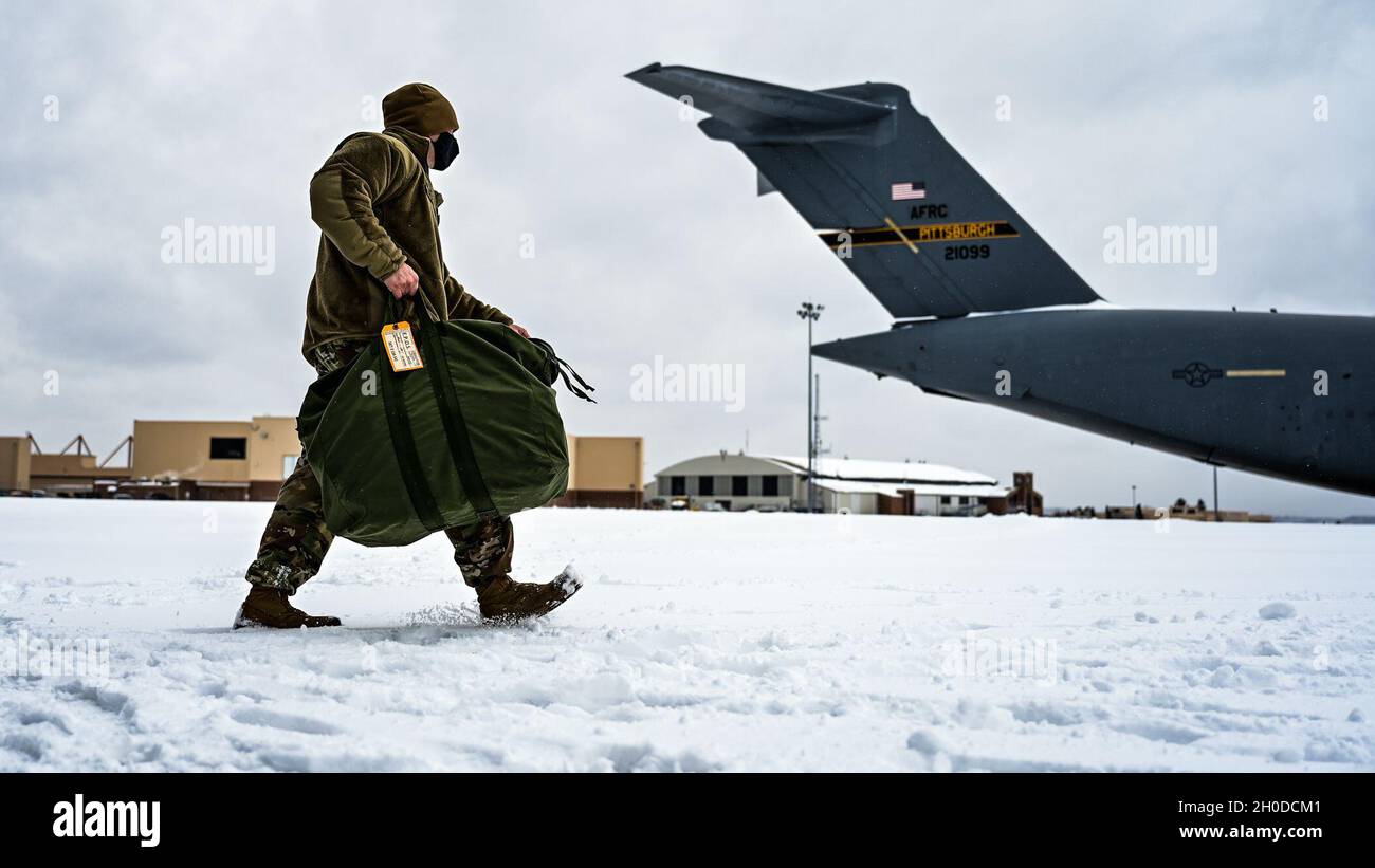 Emergency passenger oxygen system hi-res stock photography and images ...