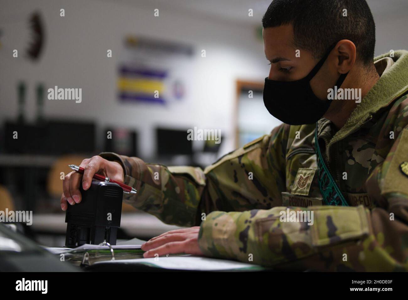 U.S. Air Force Tech. Sgt. Ronelson Perdomo, 31st Aircraft Maintenance ...