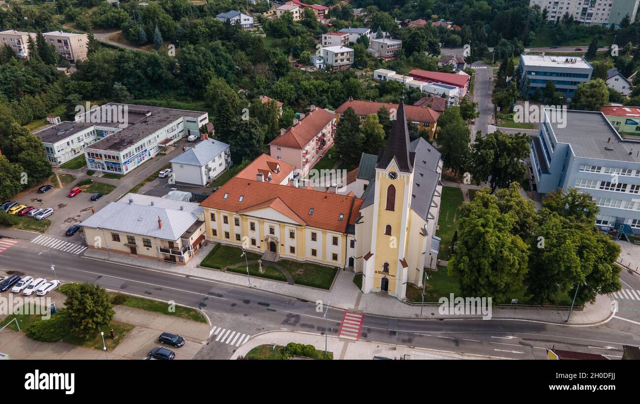 Letecky pohlad na kostol v meste Vranov nad Toplou na Slovensku Stock Photo - Alamy