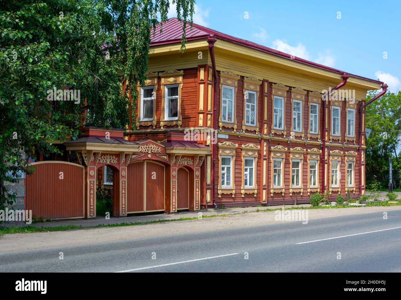 Tomsk, an old multi-apartment residential wooden house after ...