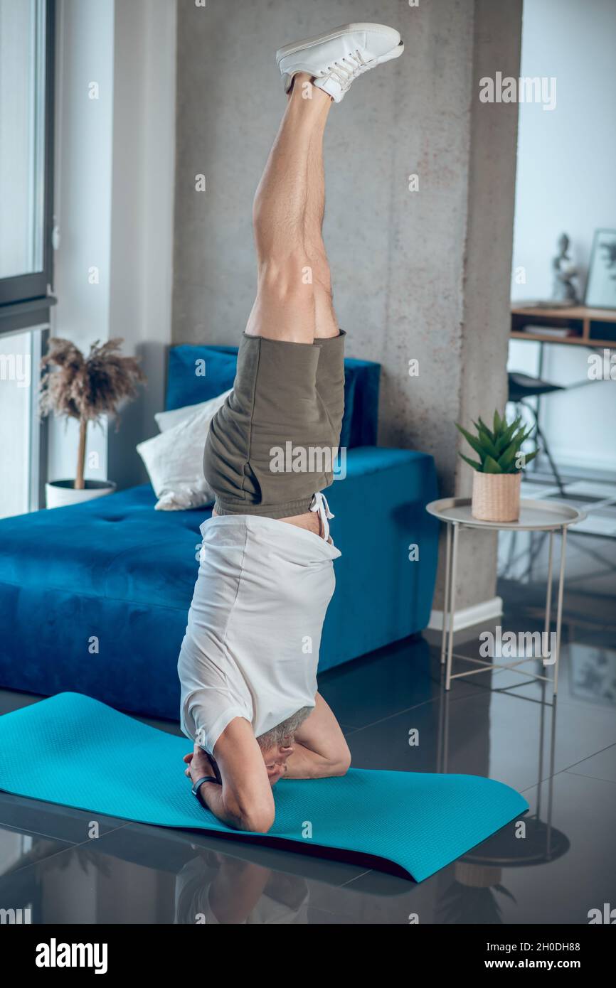 Man doing a handstand hi-res stock photography and images - Alamy
