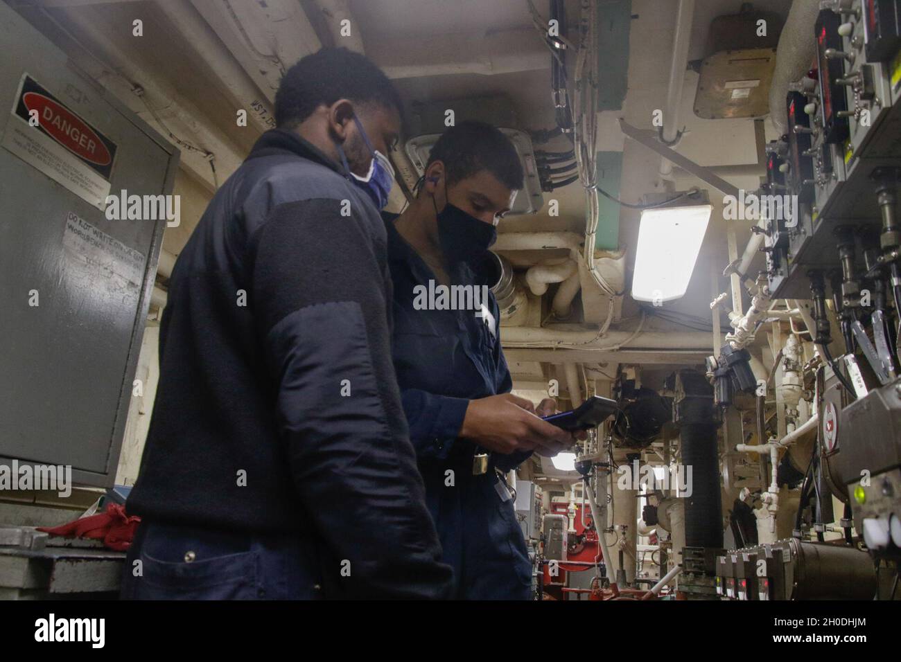 210202-N-FD648-1019 ATLANTIC OCEAN (Feb. 2, 2021) – Machinists Mate ...