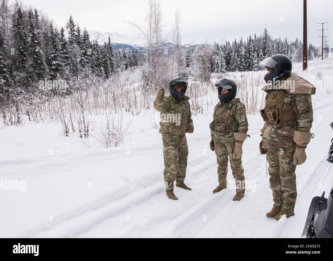 U.S. Air Force Master Sgt. Benjamin Vasquez, left, the 673d Security ...