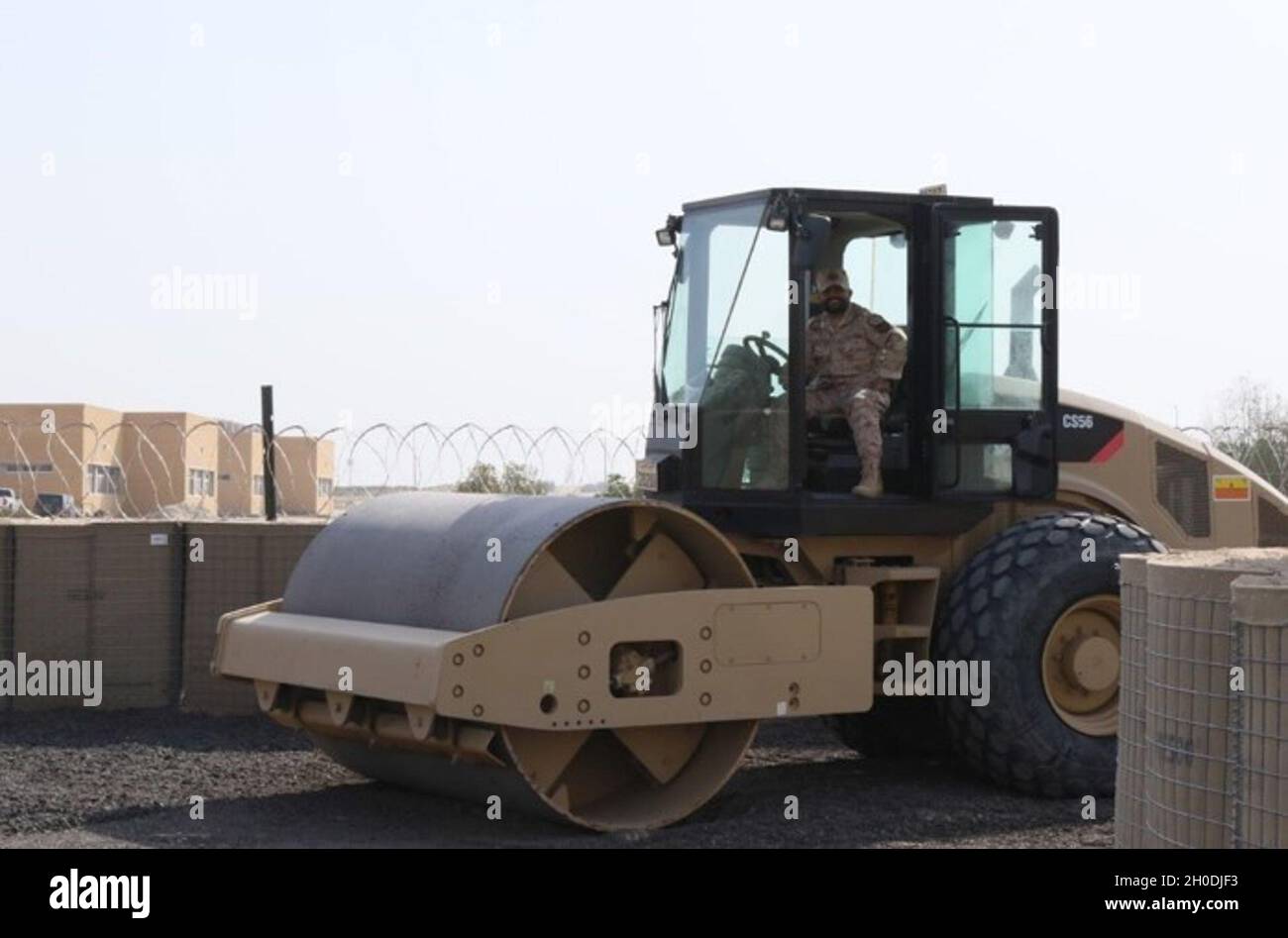 Task Force Iron Castle Engineers and Kuwaiti Land Force Soldiers from ...