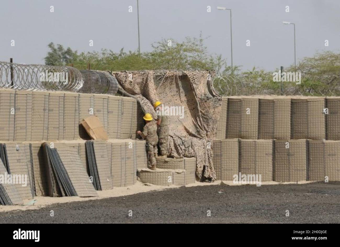 Task Force Iron Castle Engineers and Kuwaiti Land Force Soldiers from ...