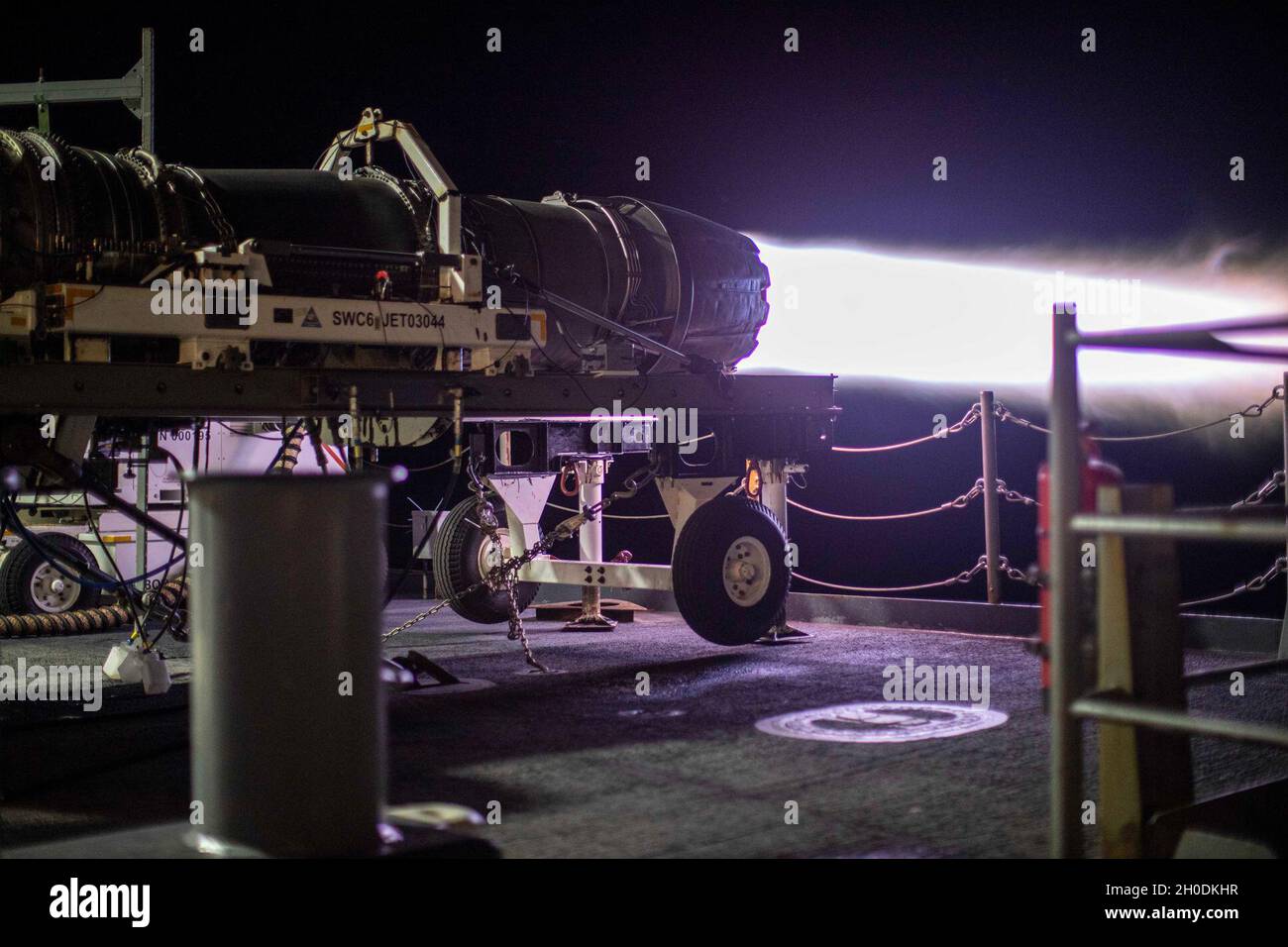 Jet engine test hi-res stock photography and images - Alamy