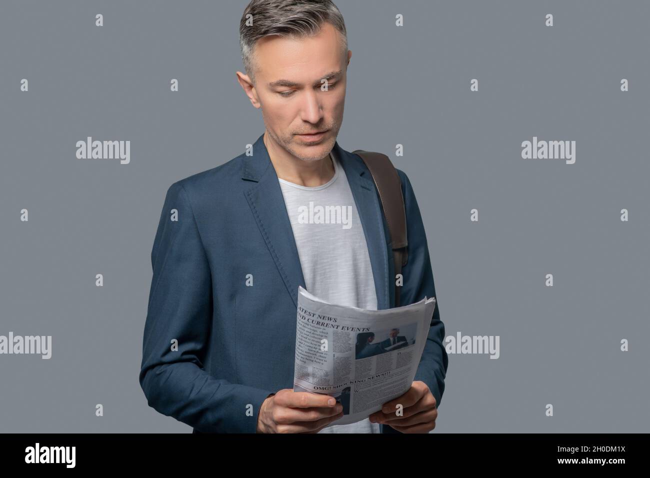 Looking at newspaper hi-res stock photography and images - Alamy