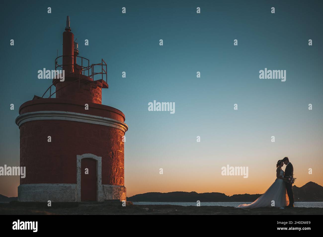 Lighthouse love man woman hi-res stock photography and images - Alamy