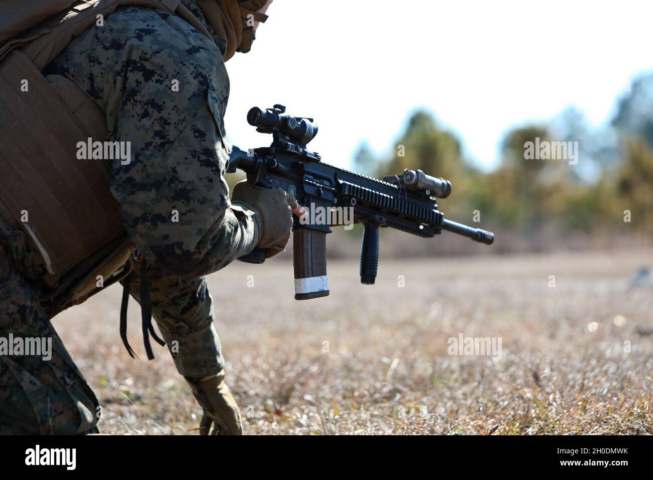 A U.S. Marine with Delta Company, Infantry Training Battalion (ITB ...