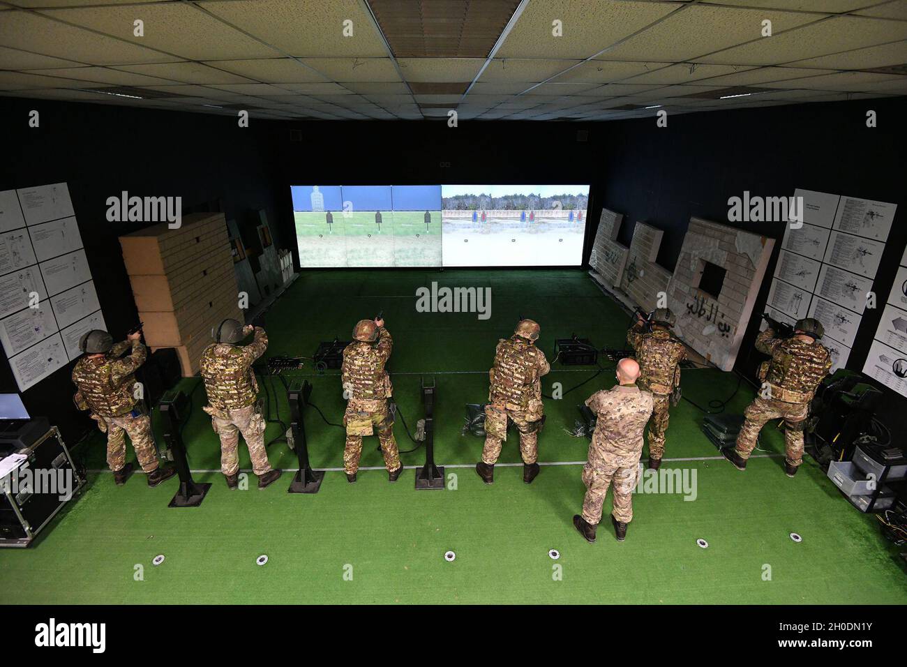 Italian Army soldiers assigned to the 66th Airmobile Infantry Regiment ...