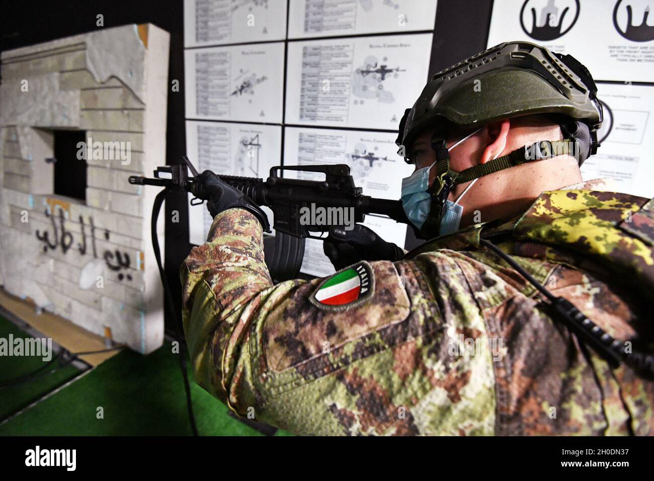 Italian Army soldiers assigned to the 66th Airmobile Infantry Regiment ...
