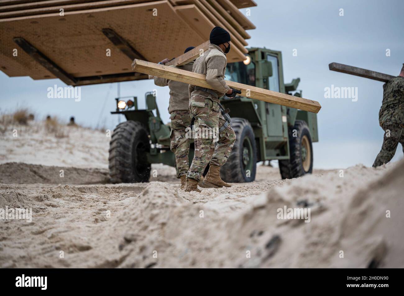 U.S. Army Soldiers from the 10th Transportation Battalion (Terminal ...