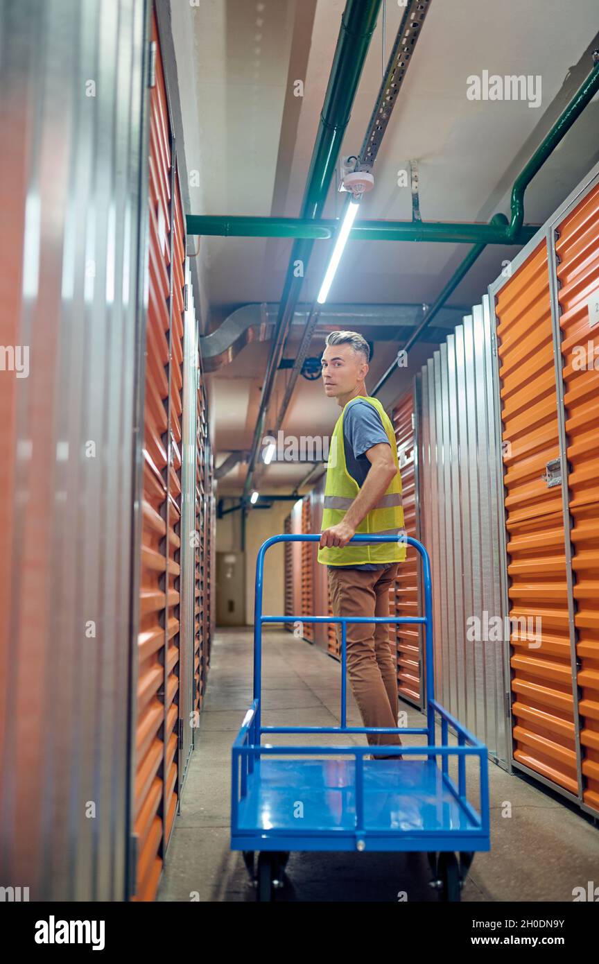 Back of warehouse hi-res stock photography and images - Alamy