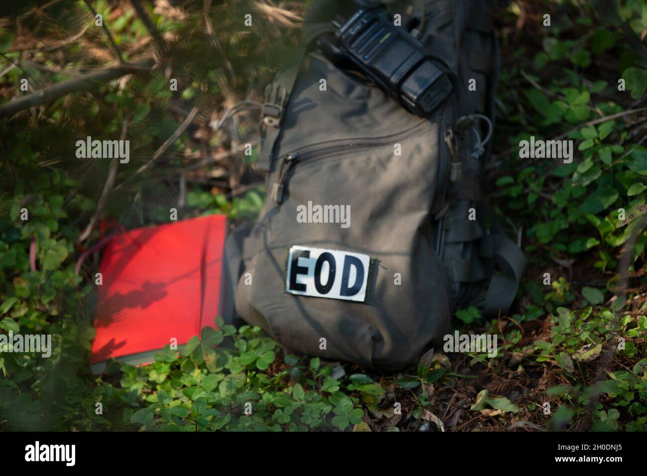 A 1st Special Operations Civil Engineer Squadron explosive ordnance ...