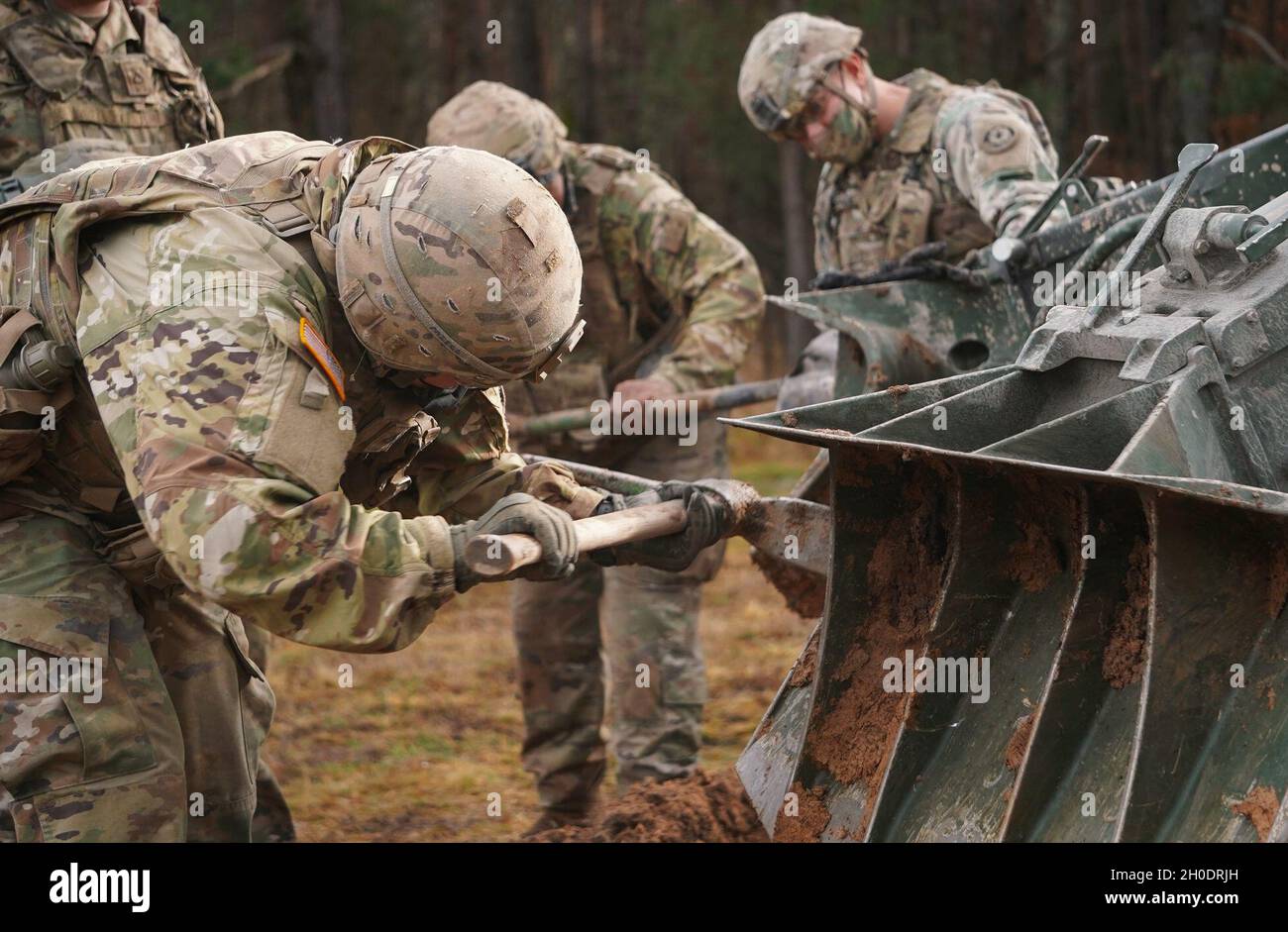 U.S. Soldiers, assigned to the Cobra Battery, Field Artillery Squadron ...