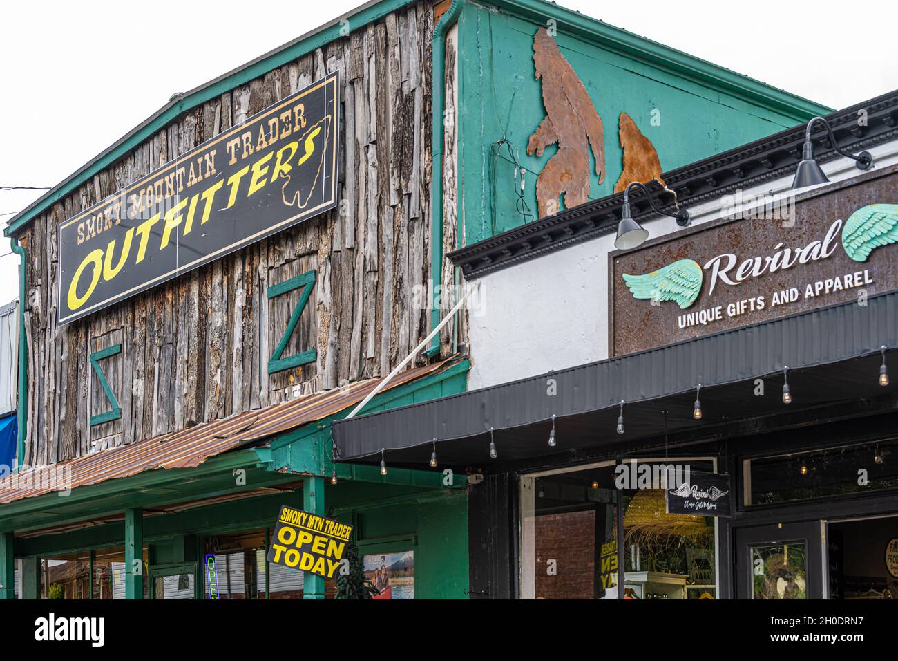 Small town square hi-res stock photography and images - Alamy