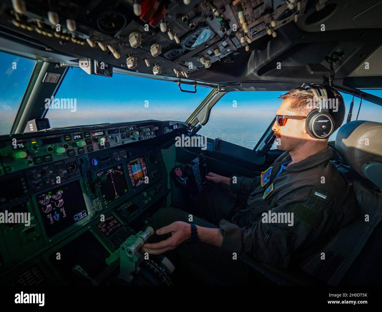 210204-N-VH871-1294 SIGONELLA, Italy (Feb. 4, 2021) Lt. j.g. Alan ...