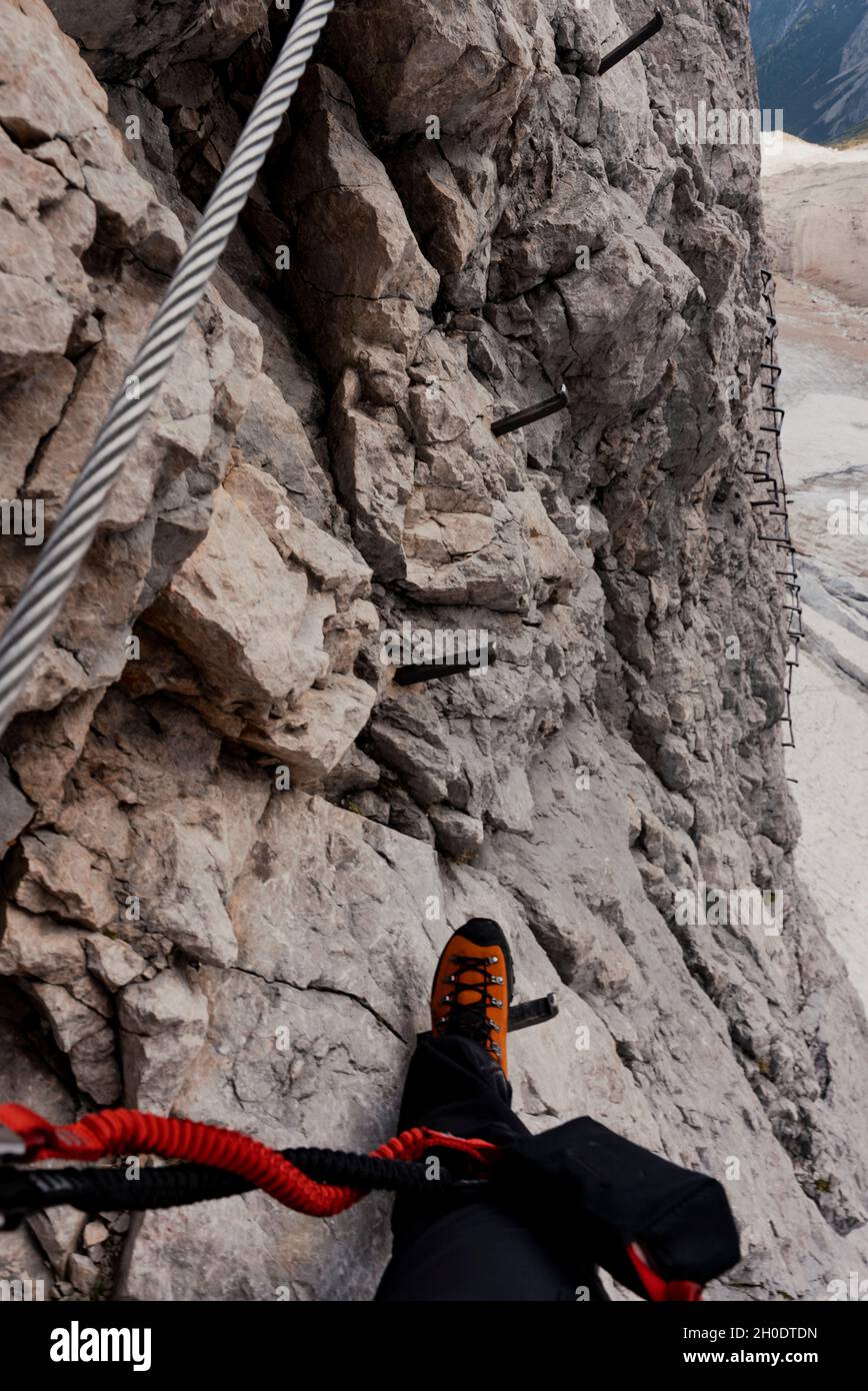 Rock support hi-res stock photography and images - Alamy