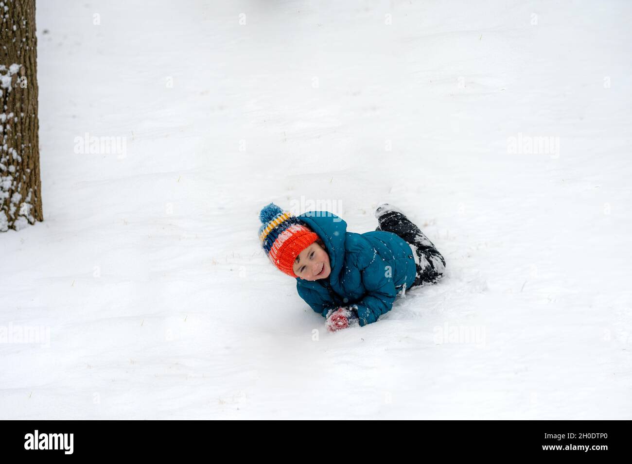 Rolling snowball snow hi-res stock photography and images - Alamy