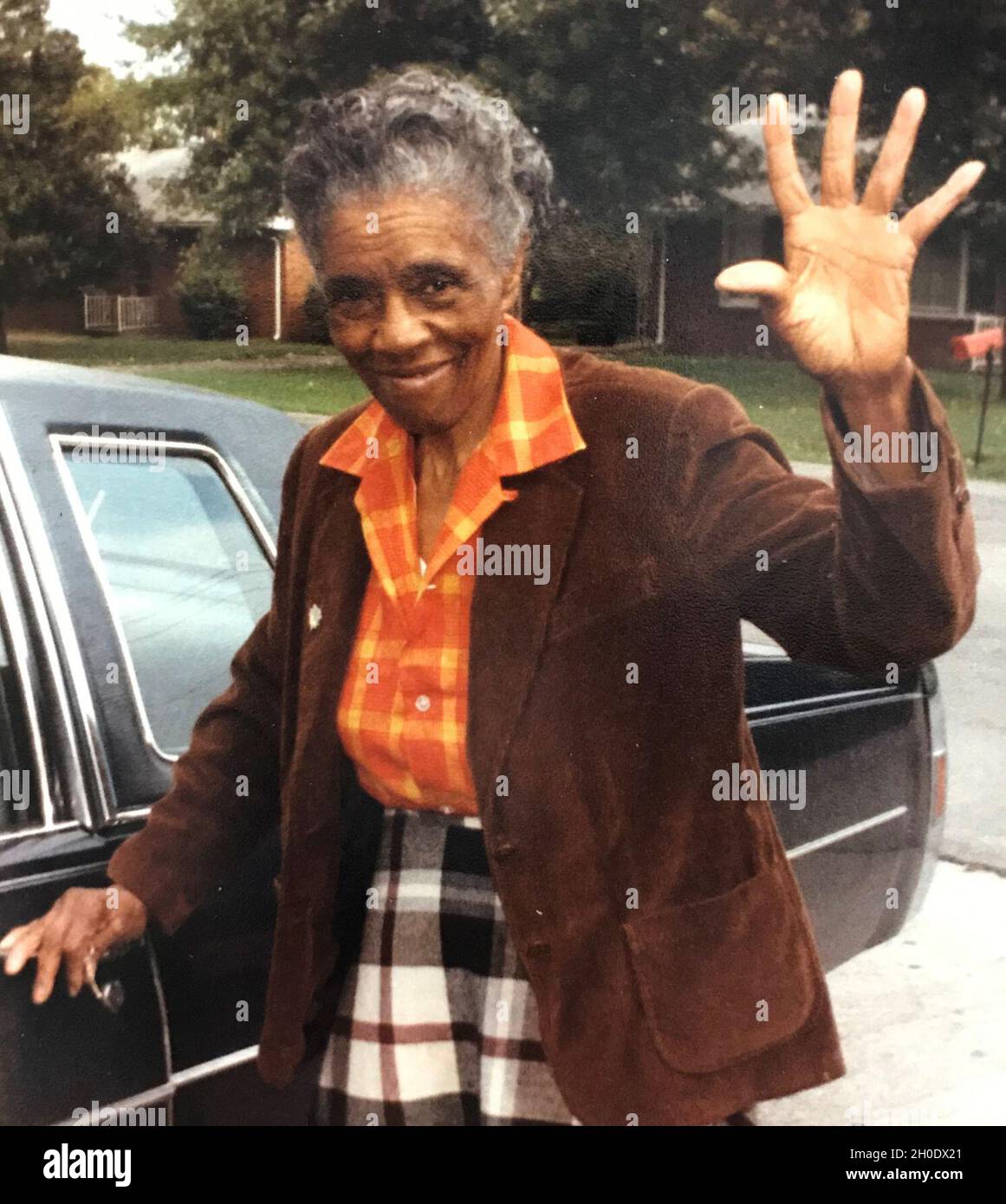 After retiring from Clubs Service in 1971, Margaret Collier waves ...