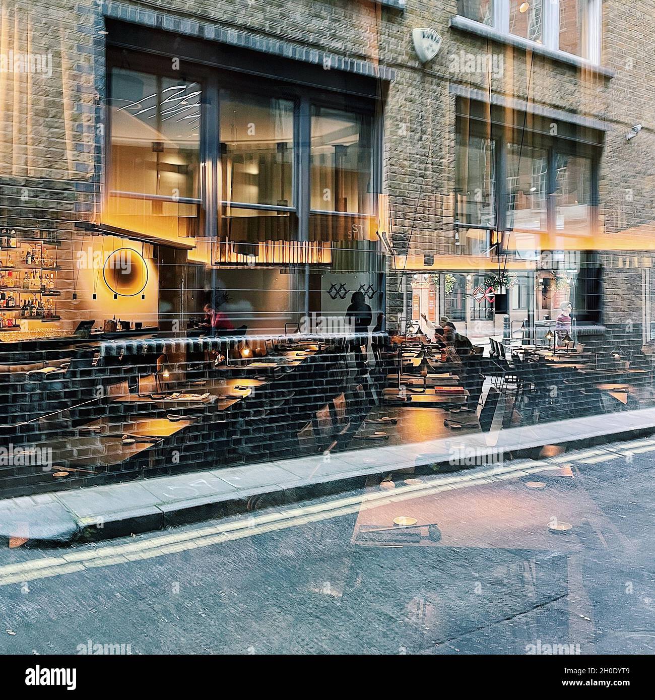 Restaurant exterior large window hi-res stock photography and images ...