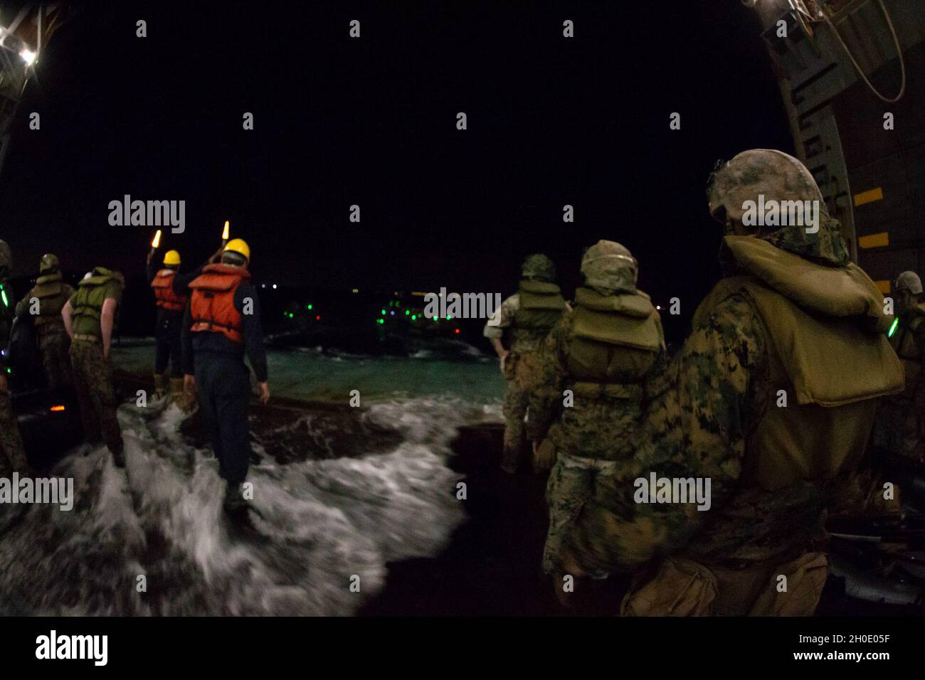 U.S. Marines with Battalion Landing Team, 3rd Battalion, 4th Marines ...