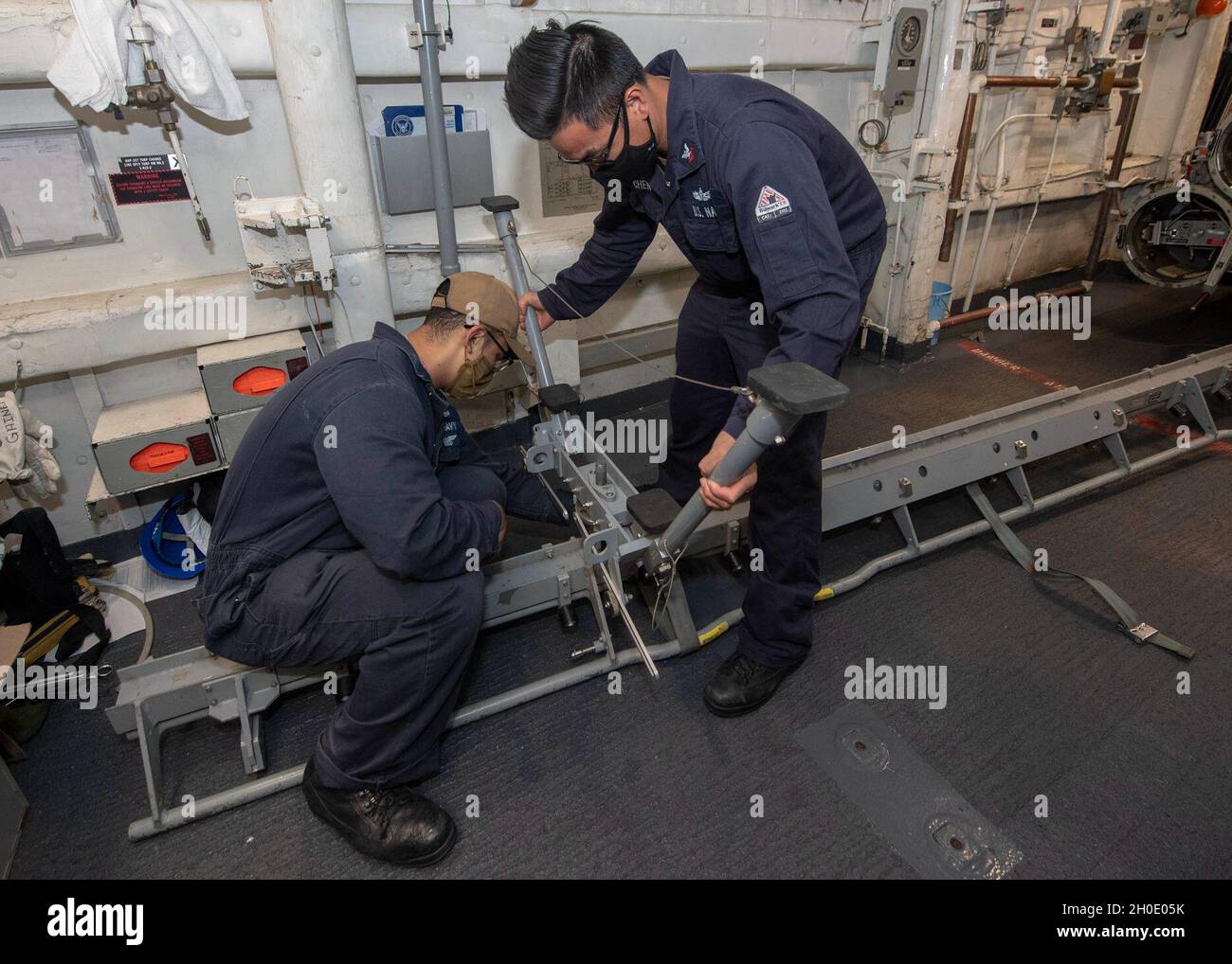 PACIFIC OCEAN (Feb. 5, 2021) U.S. Navy Sonar Technician (Surface) 2nd ...
