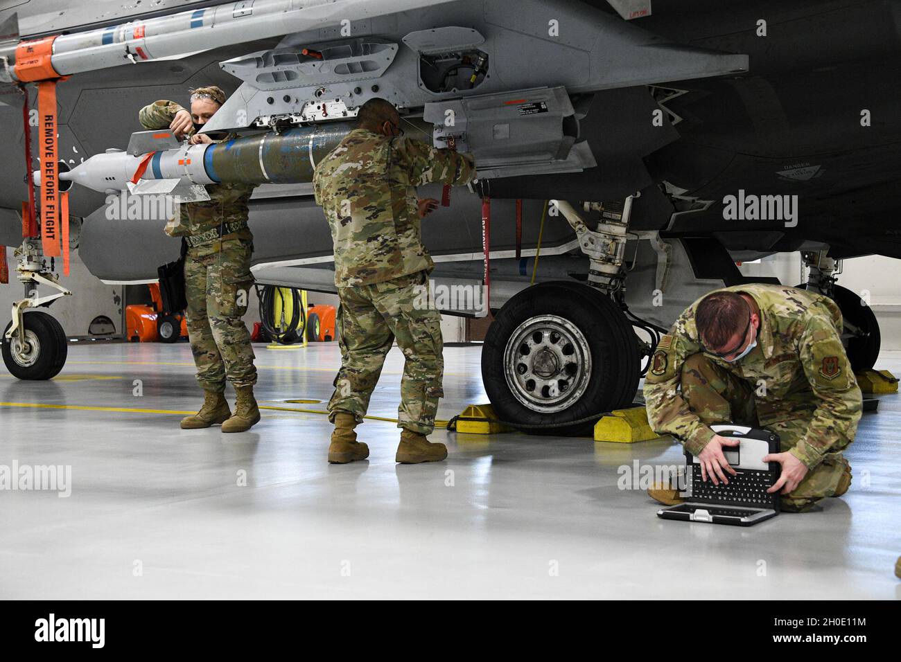 F 35 weapons load hi-res stock photography and images - Alamy