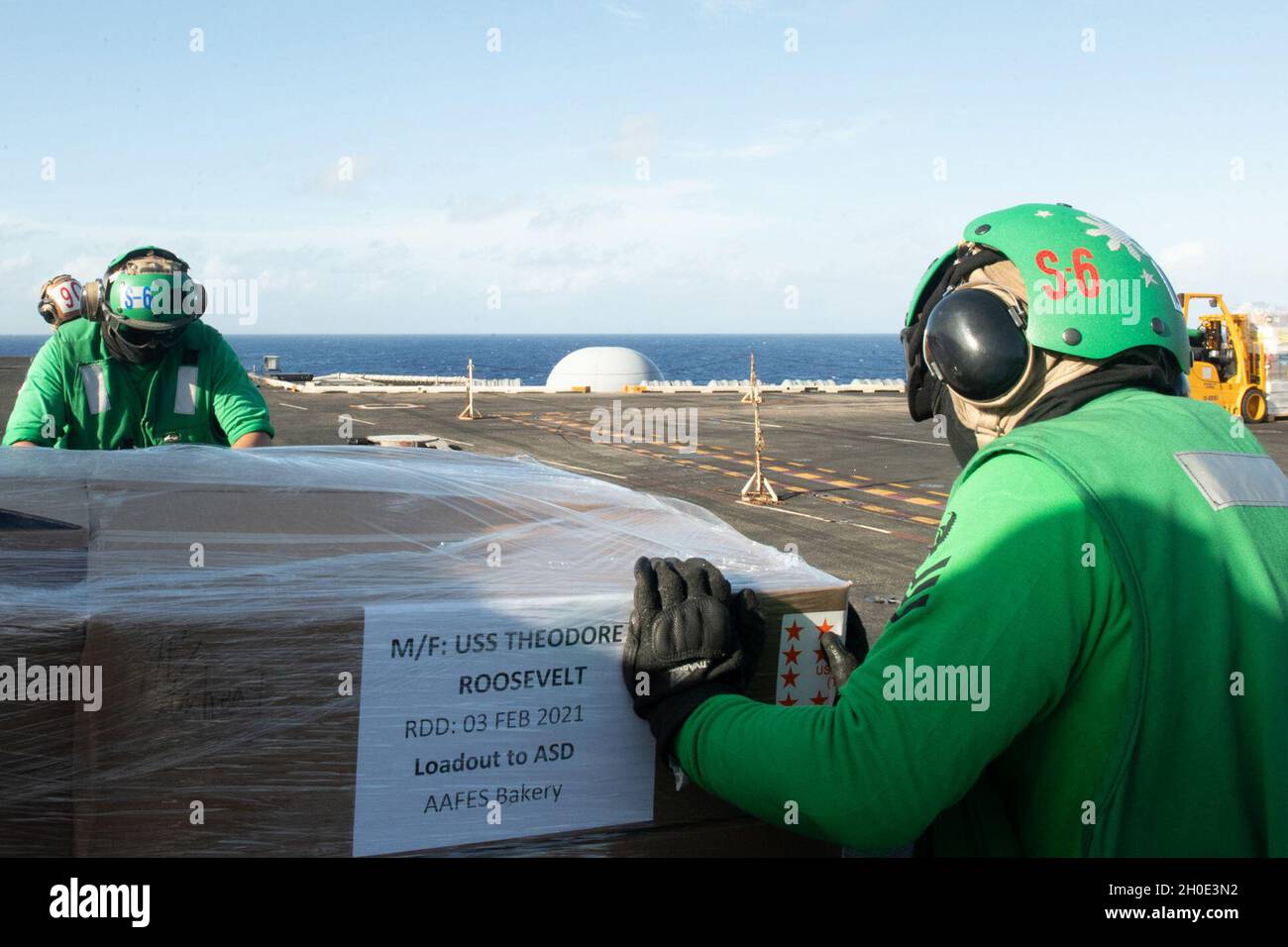 PACIFIC OCEAN (Feb. 7, 2021) – U.S. Navy Logistics Specialist 1st Class ...