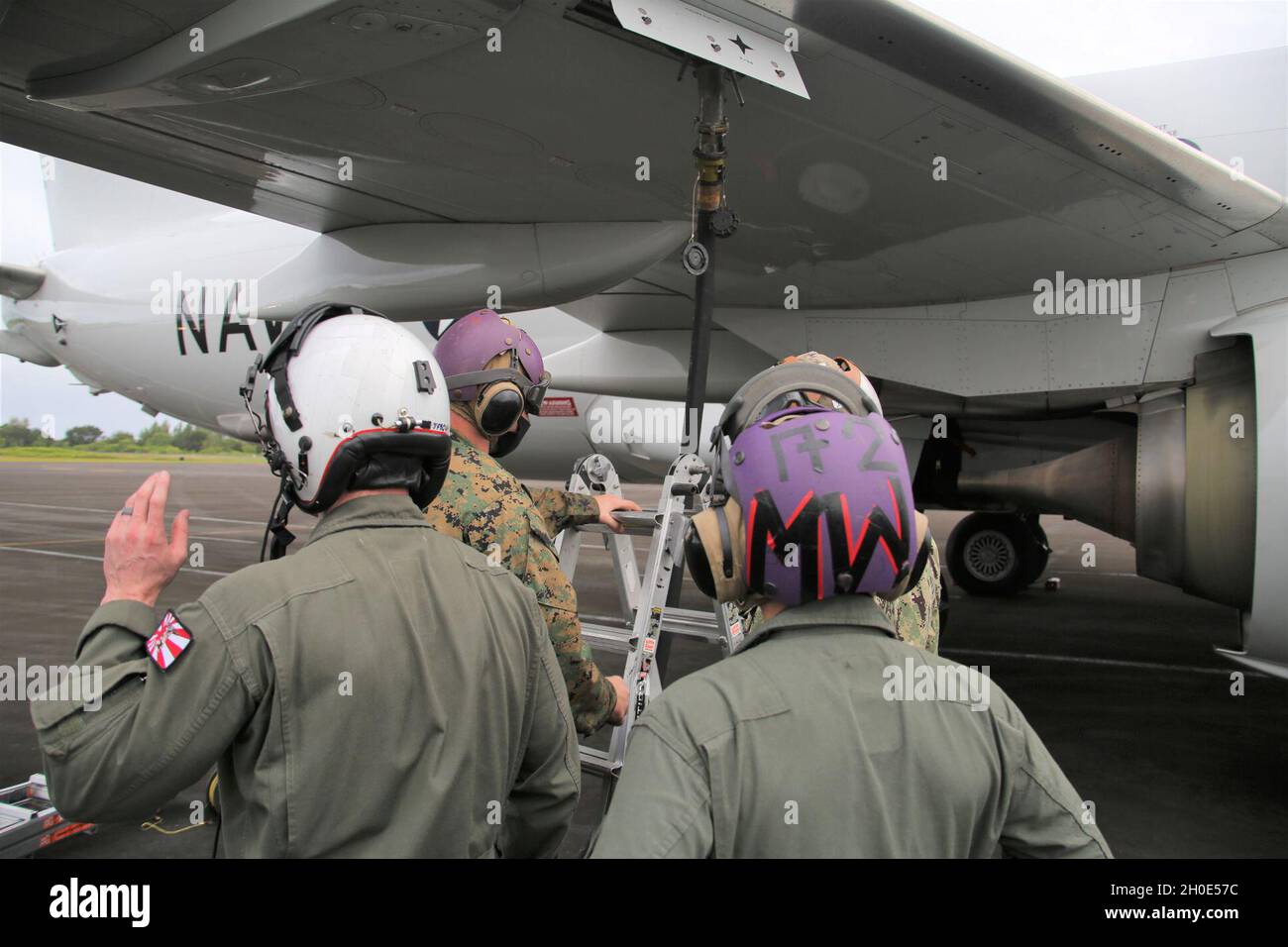 Marines with Marine Aerial Refueler Transport Squadron (VMGR) 152 and ...