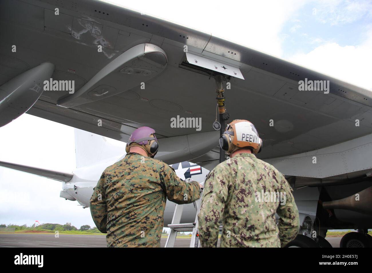 Marines with Marine Aerial Refueler Transport Squadron (VMGR) 152 and ...