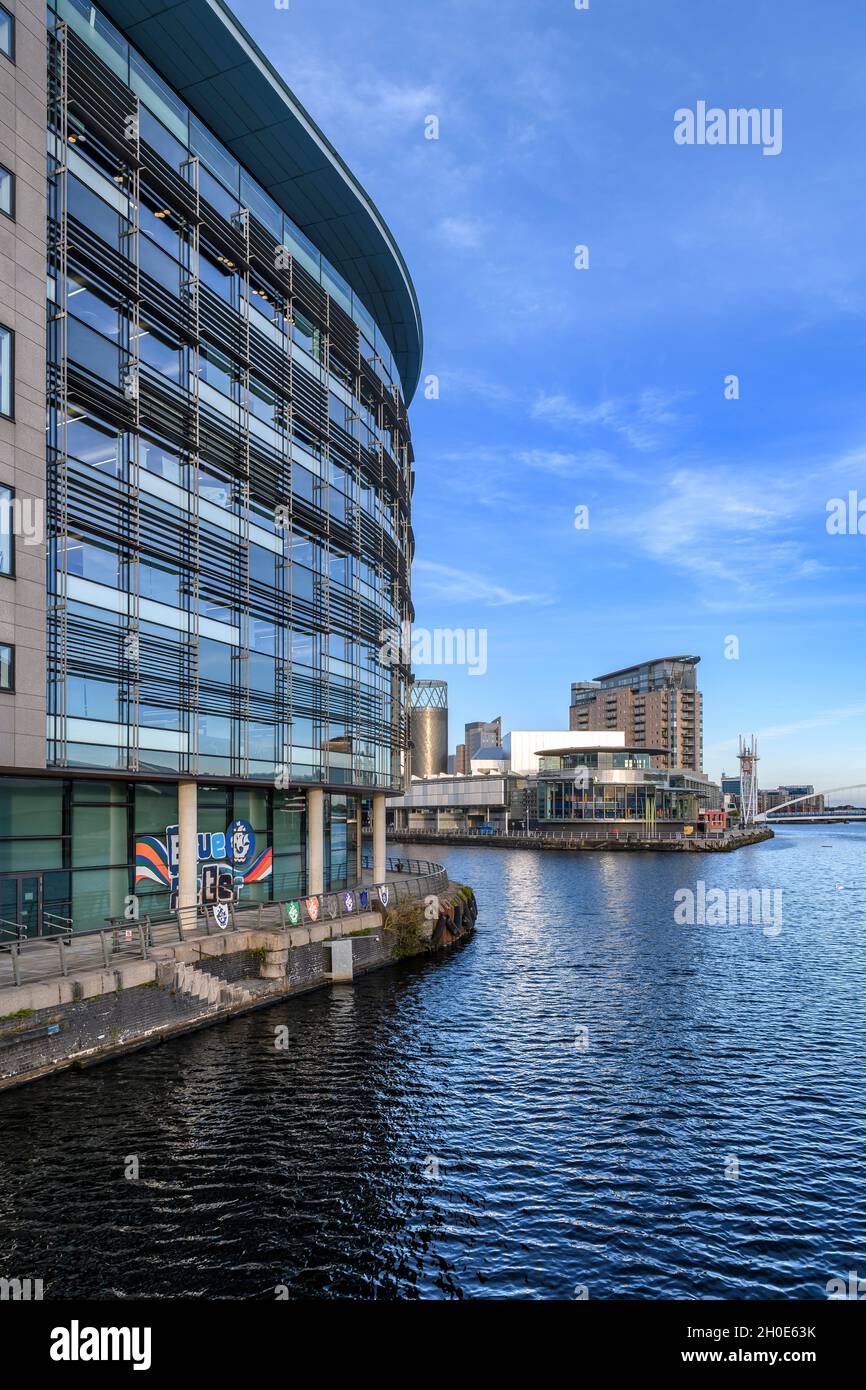 Mediacityuk footbridge and bbc hi-res stock photography and images - Alamy