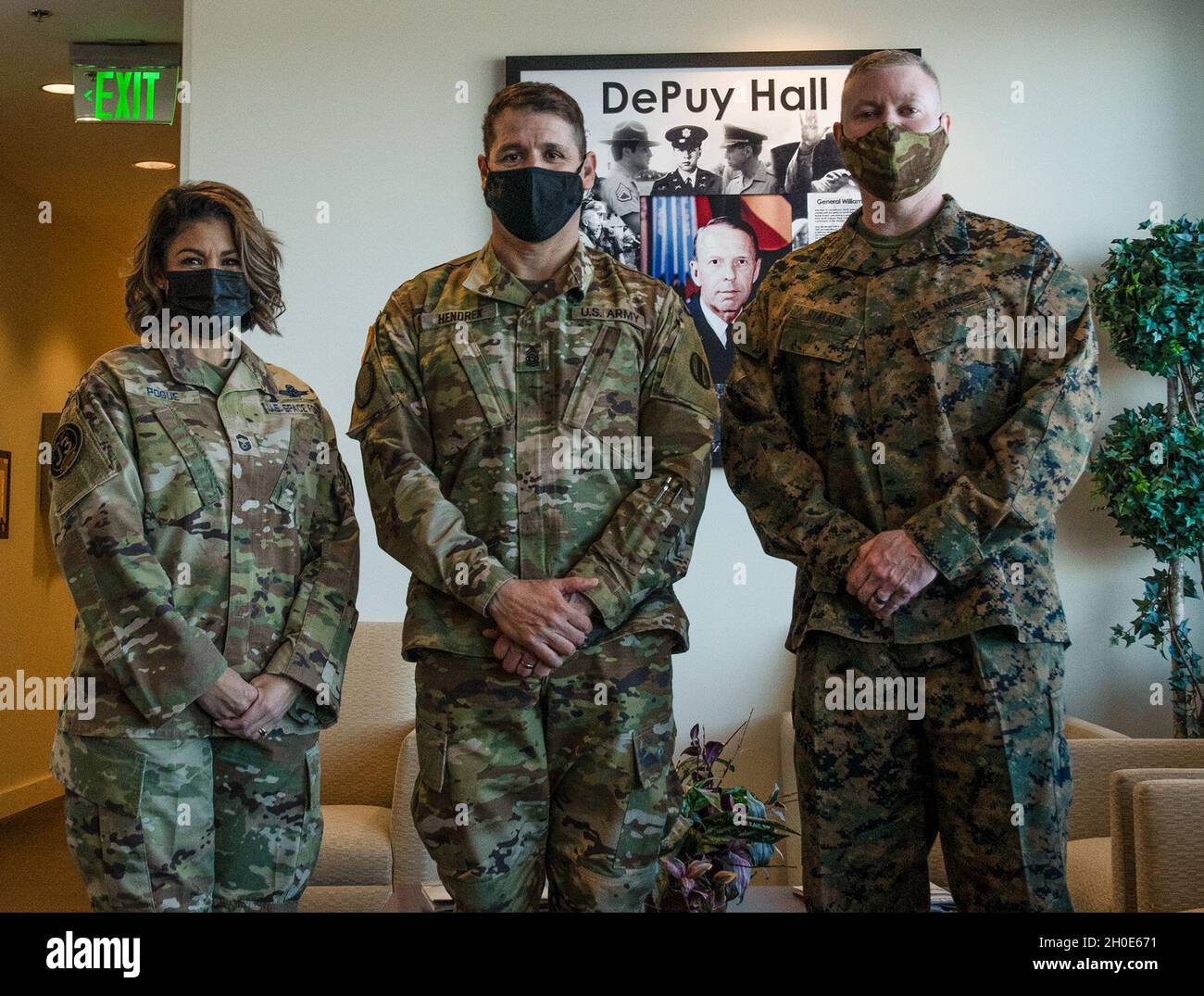 Master gunnery sergeant scott stalker hi-res stock photography and ...