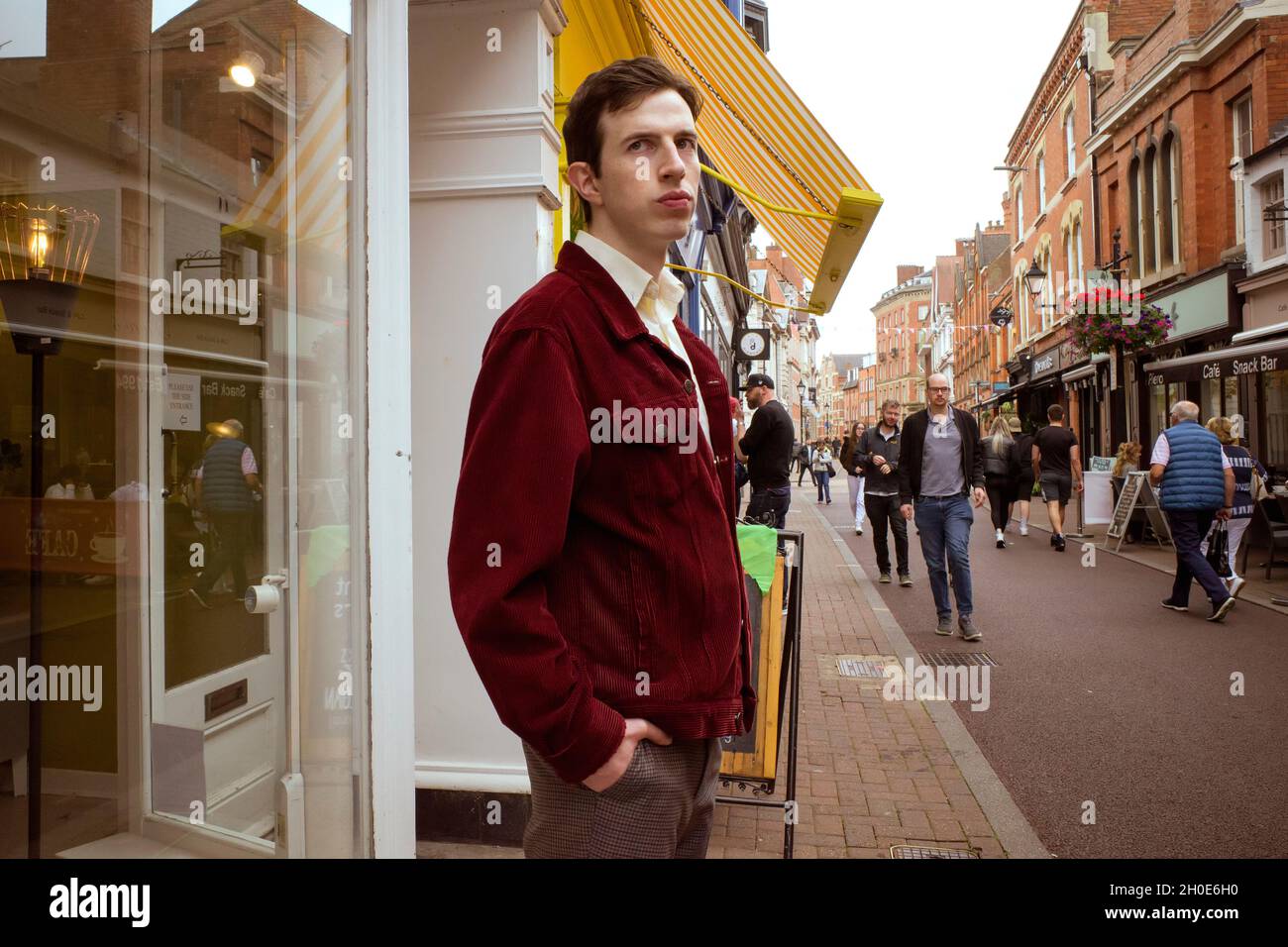 Man smiling someone off camera hi-res stock photography and images - Alamy