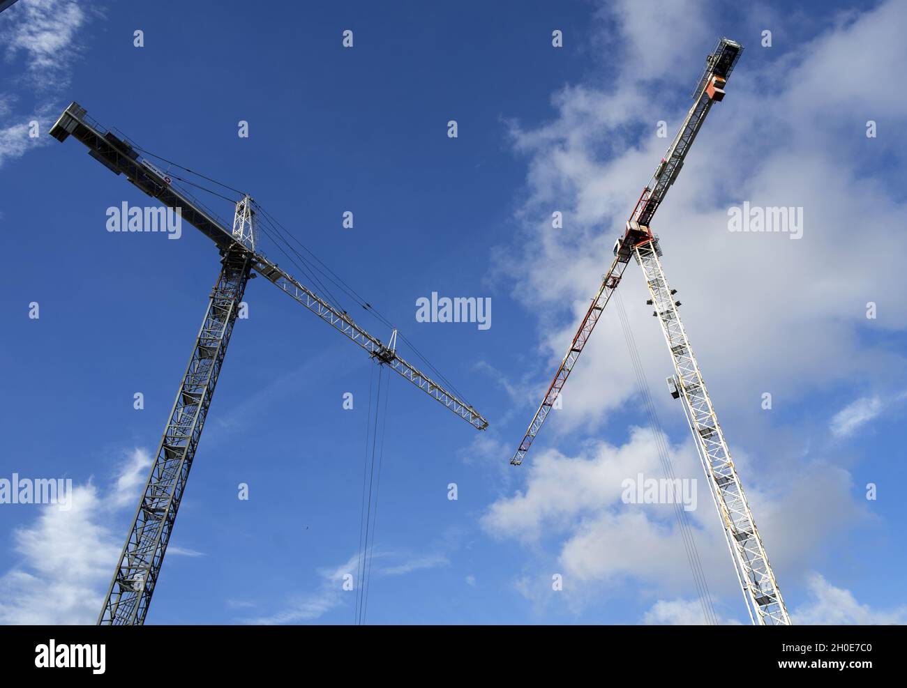 Very high construction cranes up in the sky on a clear day in Leiden ...