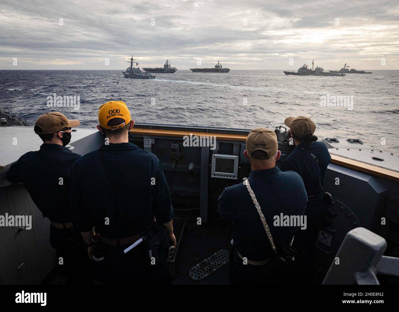 Sailors aboard the Arleigh Burke-class guided-missile destroyer USS ...